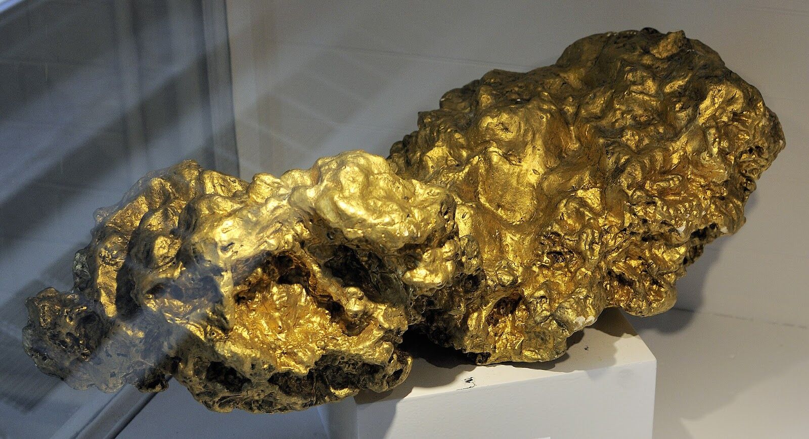 The Largest Gold Nugget Ever Found & Other Top Finds - OWNx